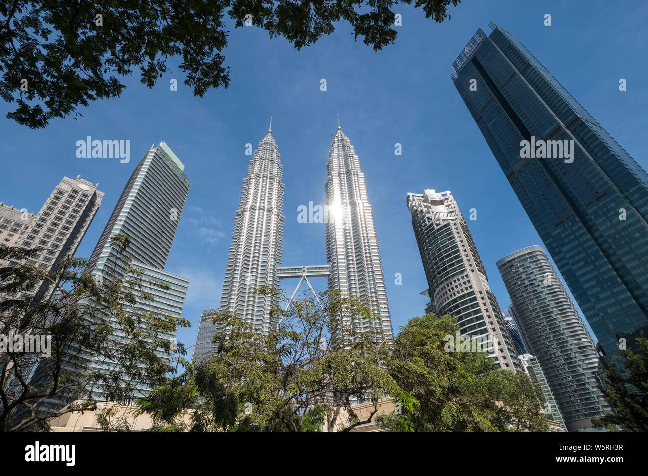 Malaysia, Kuala Lumpur: the Petronas Towers, by architect Cesar Pelli ...
