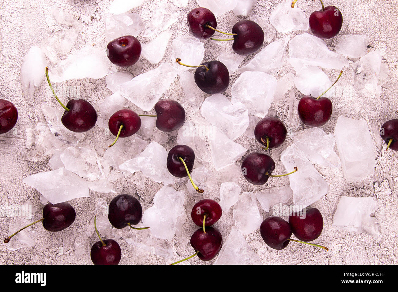 Chipped ice hi-res stock photography and images - Alamy