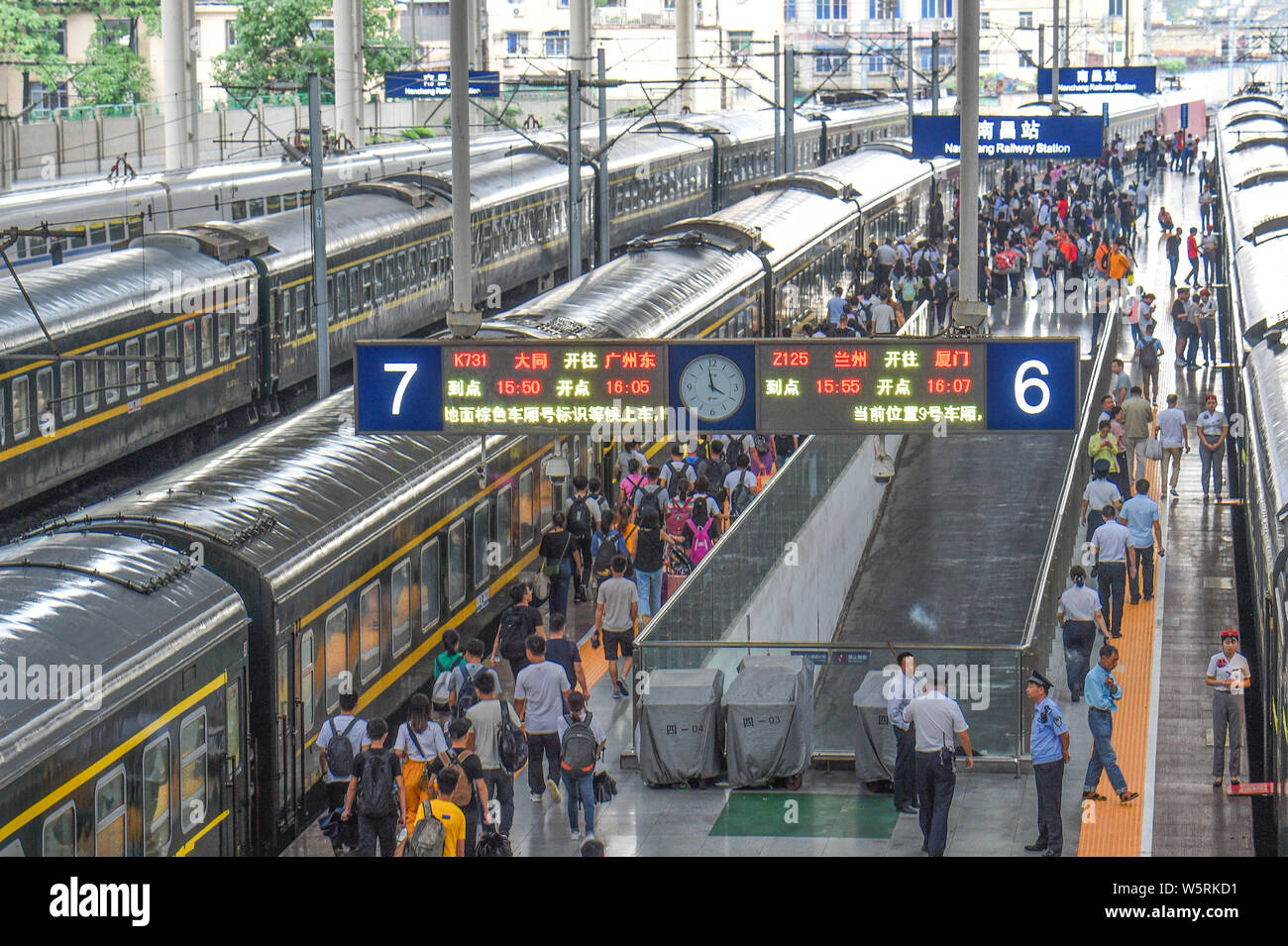 Chinese passengers board their trains ahead of the three-day Chinese ...