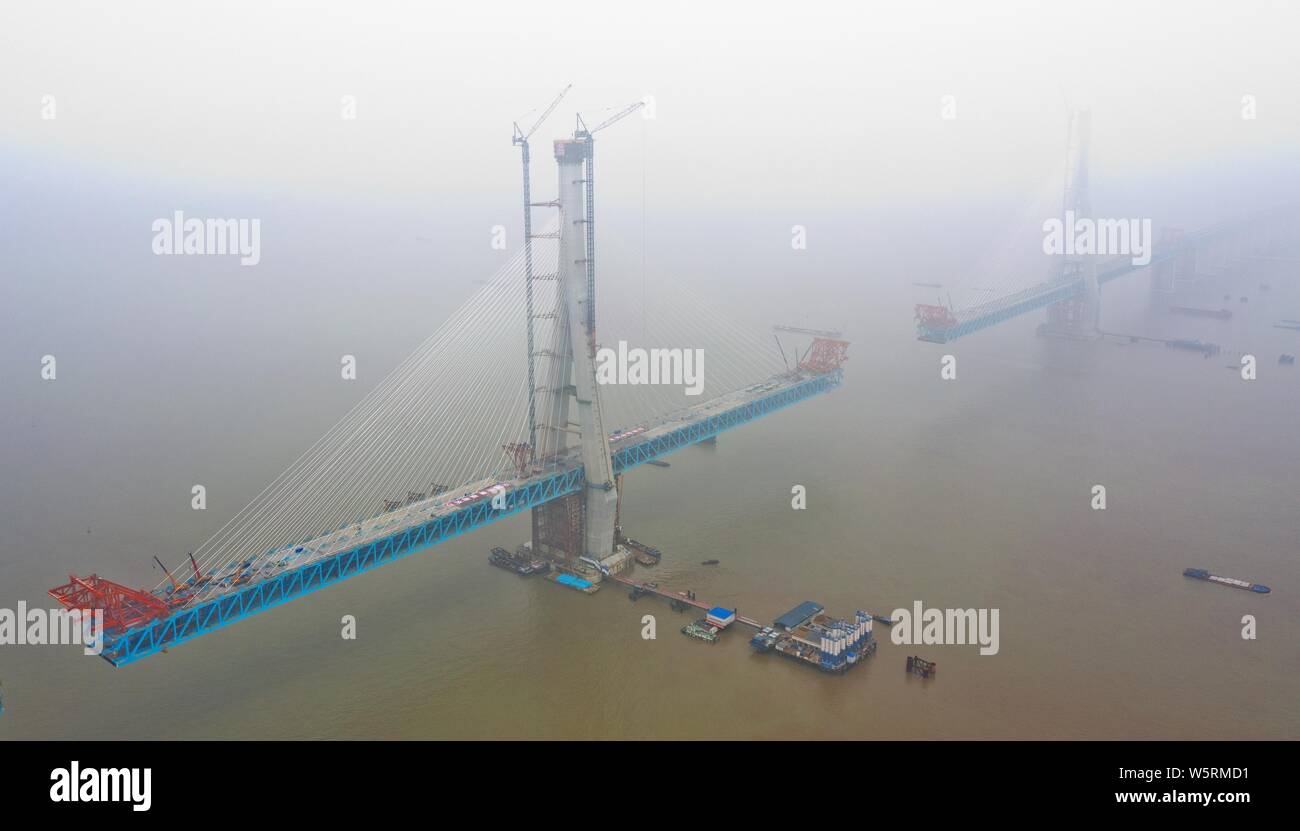 The world's longest cable-stayed bridge, the Hutong (Shanghai-Nantong ...