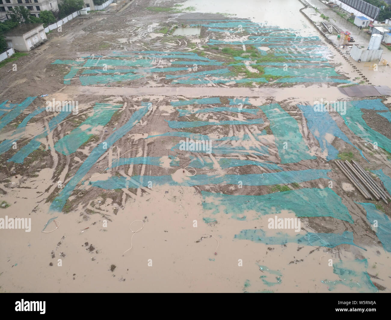 China shanghai rainfall hi-res stock photography and images - Alamy