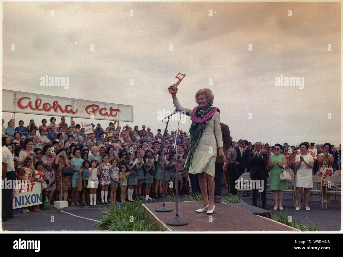 Mrs. Nixon being given the key to the city of Hilo, Hawaii; Scope and ...