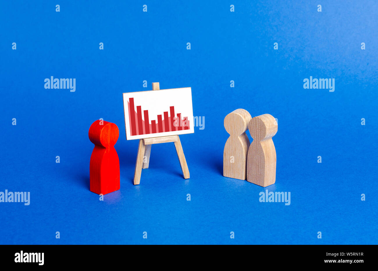 Red figurine of a man holds a presentation. Negative trend chart ...