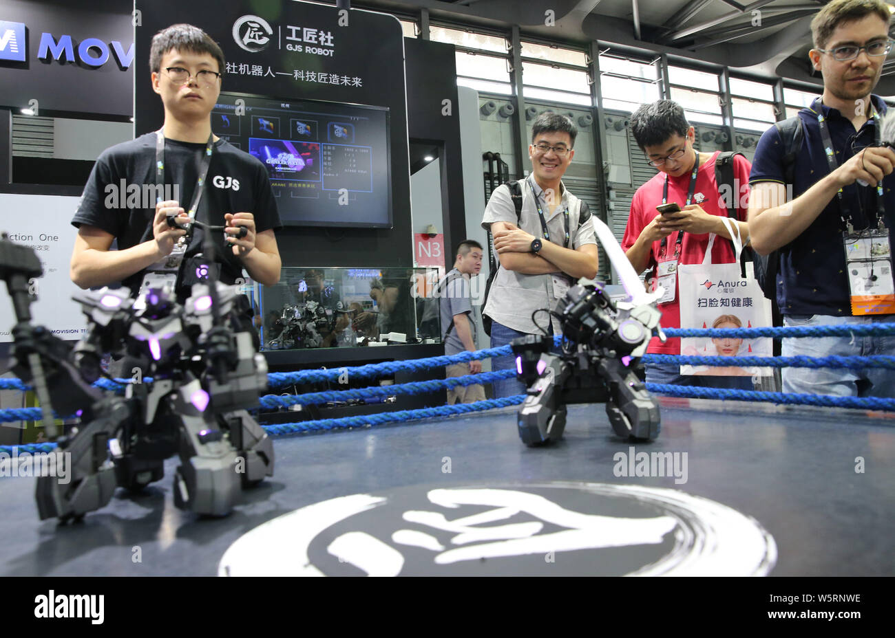 Visitors view fighting robots during the 2019 International Consumer ...
