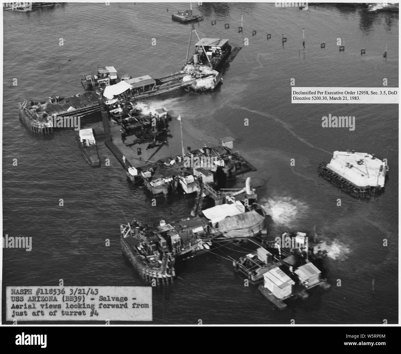 Uss arizona salvage pearl harbor hi-res stock photography and images ...