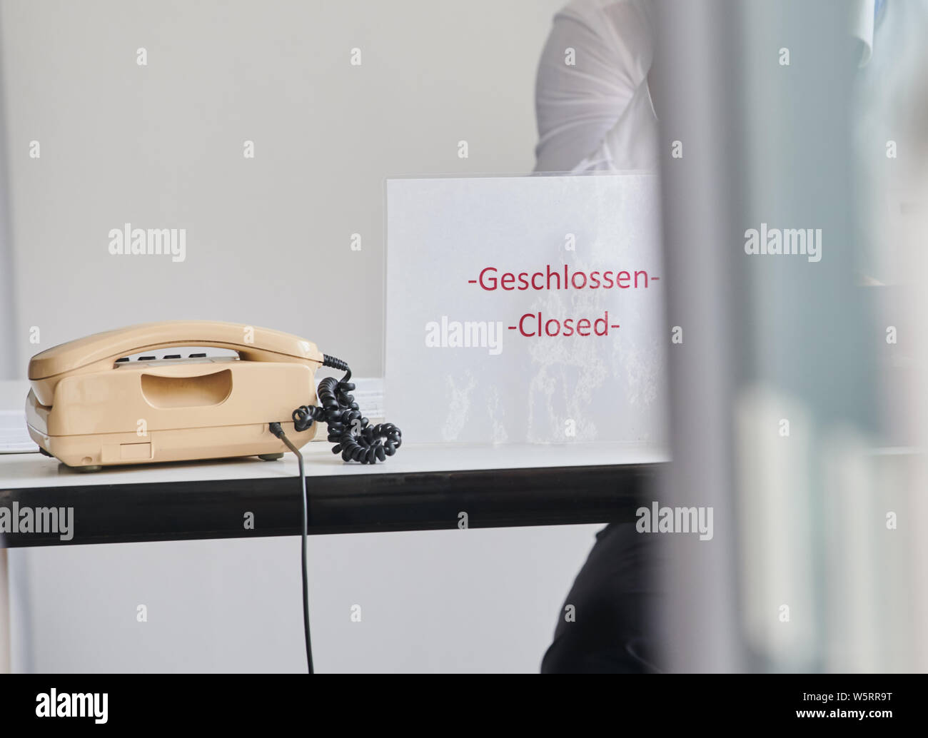 Airport sign goods hi-res stock photography and images - Alamy