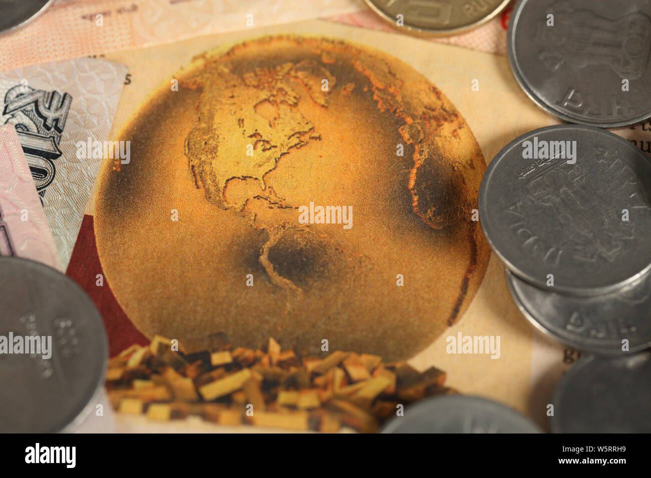 Map world globe coins hi-res stock photography and images - Alamy