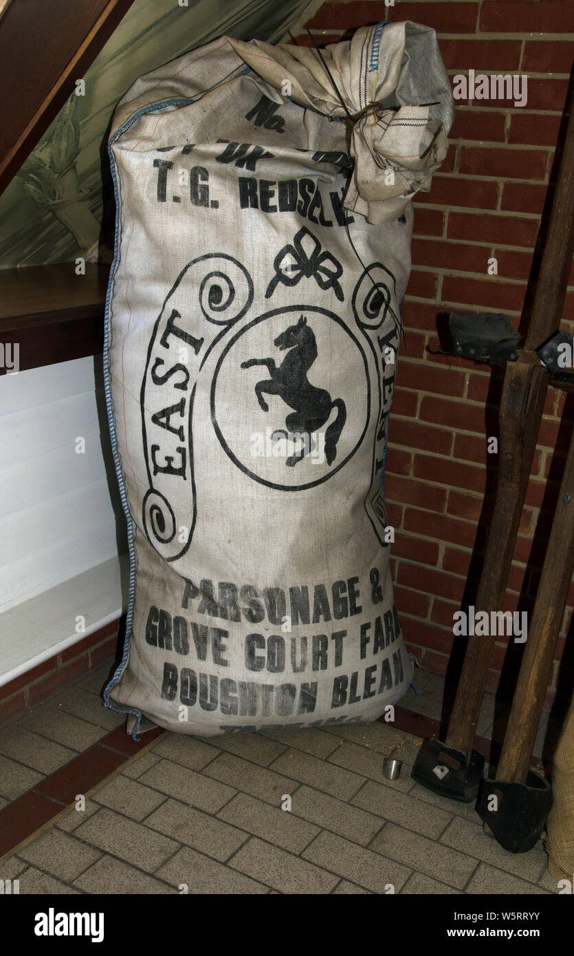 KENT; FAVERSHAM; SHEPHERD NEAME BREWERY; HOP SACK Stock Photo - Alamy