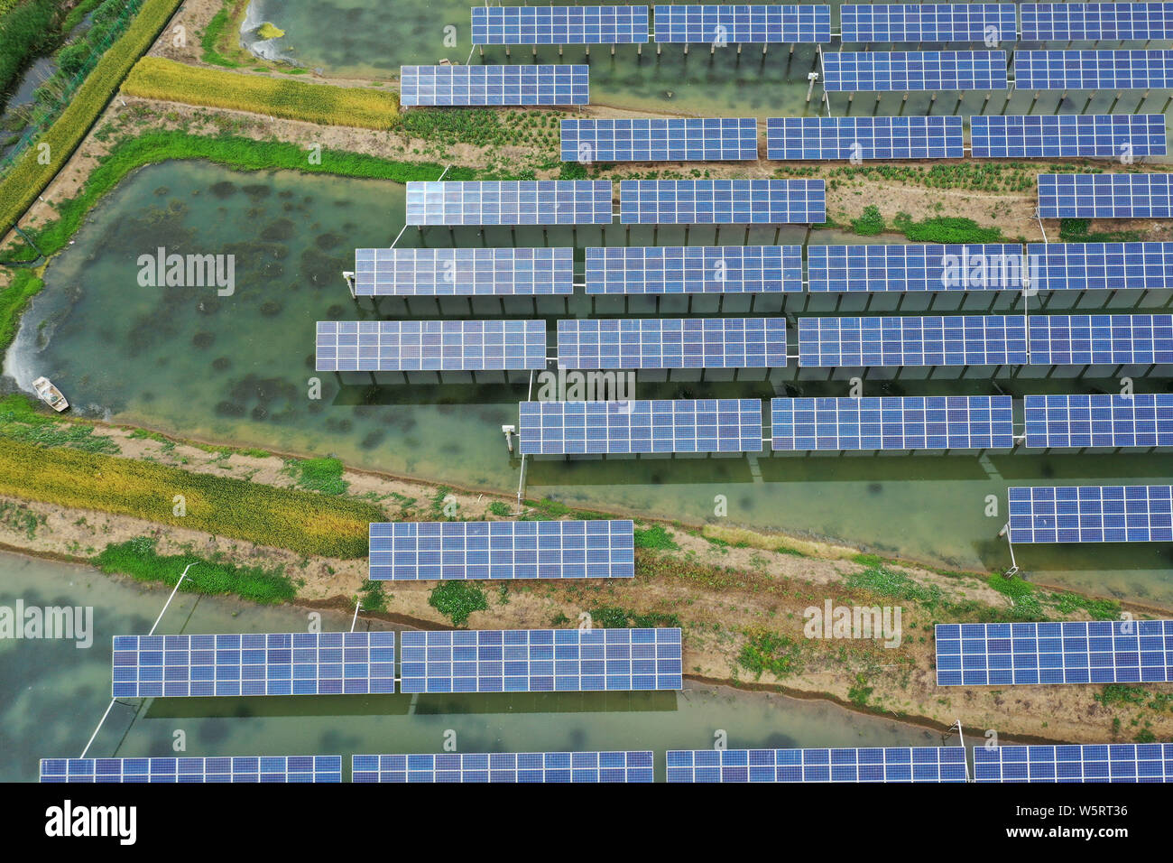China floating solar farm hi-res stock photography and images - Alamy