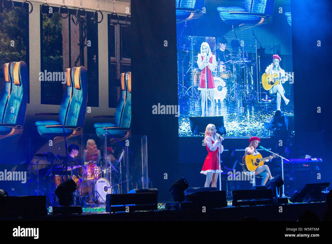 Ahn Ji-young and Woo Ji-yoon of South Korean duo Bolbbalgan4 perform ...