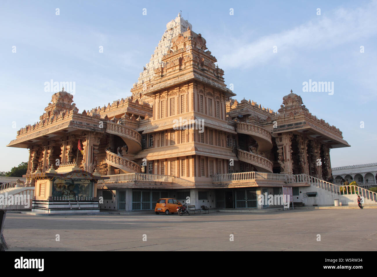 Chattarpur mandir delhi india hi-res stock photography and images - Alamy