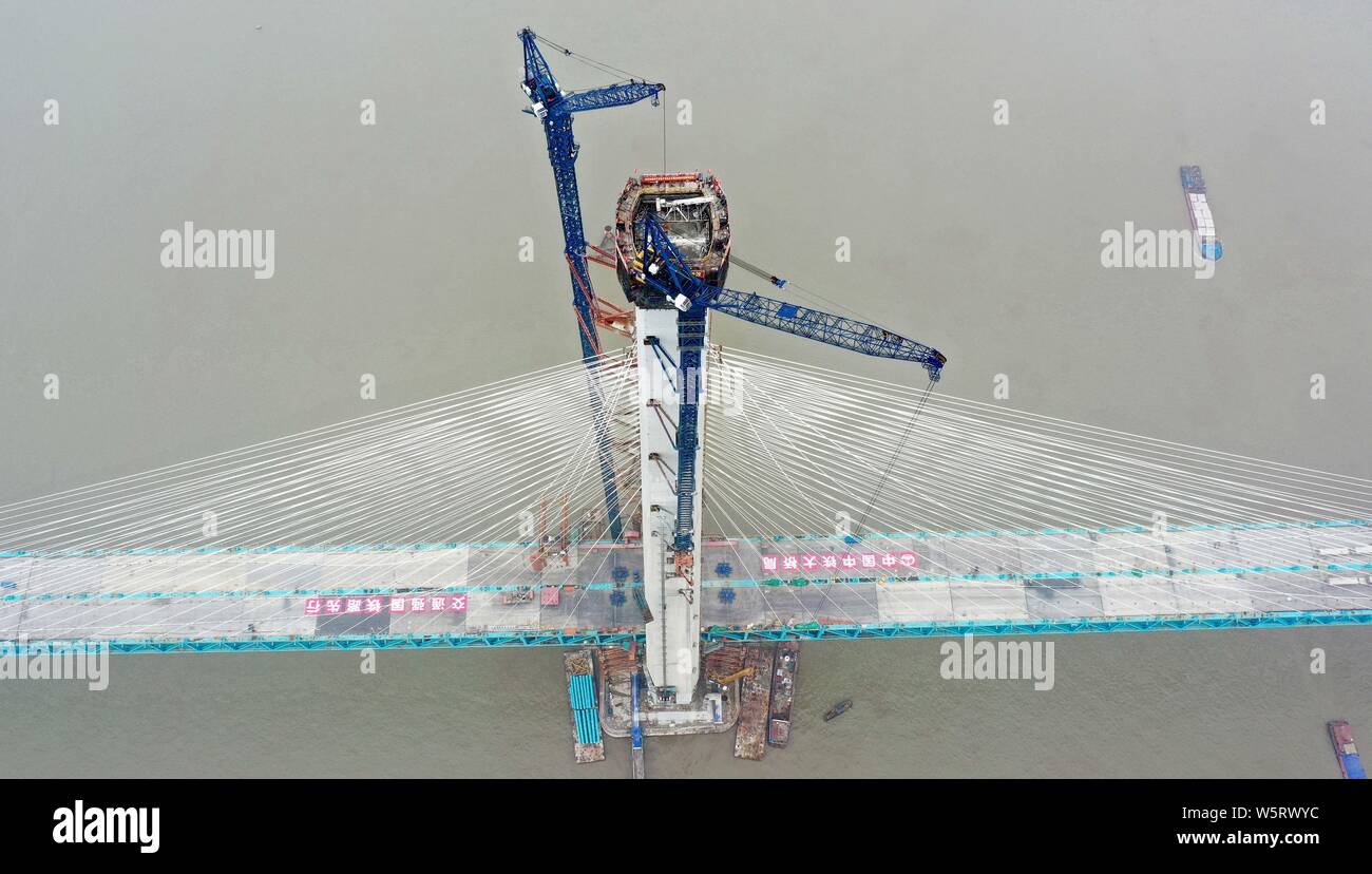 The world's longest cable-stayed bridge, the Hutong (Shanghai-Nantong ...