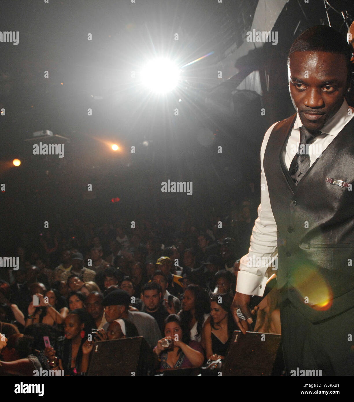 Akon on stage with mic at the Key Club in W. Hollywood Stock Photo - Alamy