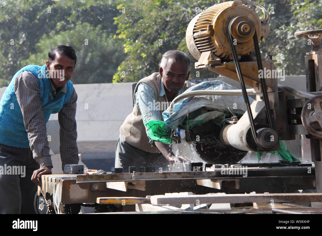 Marble cutting machine hi-res stock photography and images - Alamy