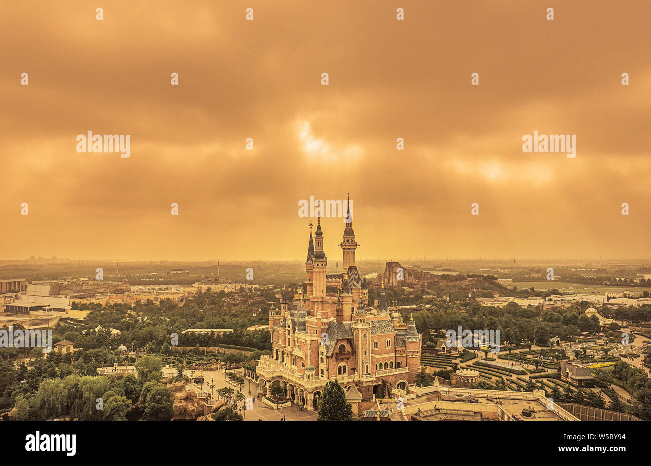 Enchanted storybook castle hi-res stock photography and images - Alamy