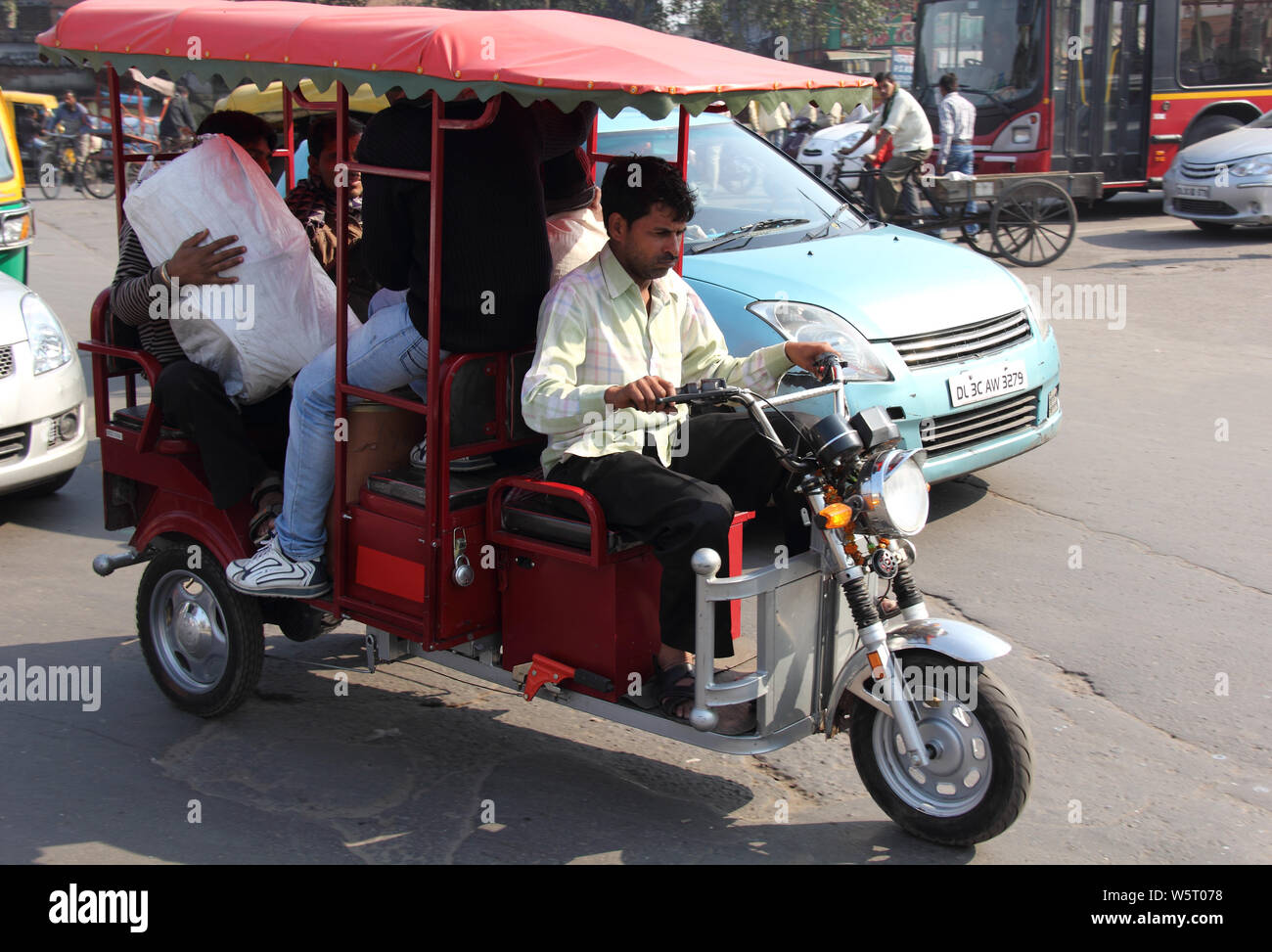 Man driving auto rickshaw hi-res stock photography and images - Alamy