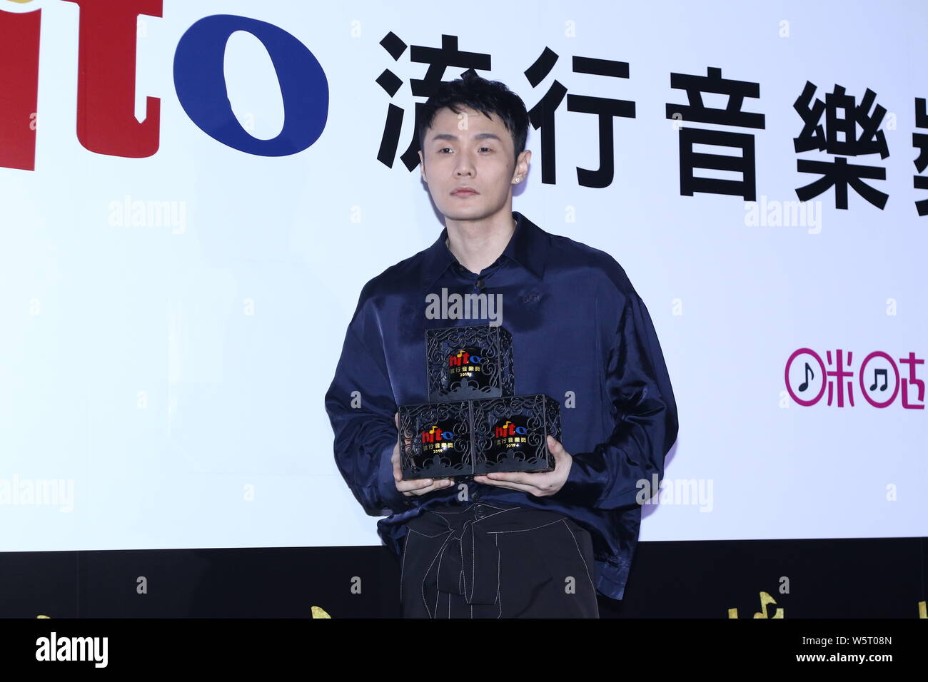 Chinese singer Li Ronghao poses with his trophies during the 2019 HITO ...