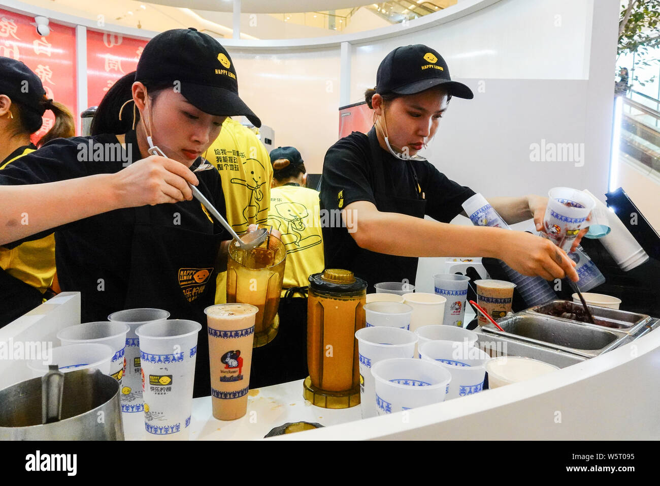 Customers queue up to buy drinks at a pop-up milk tea store of China's ...