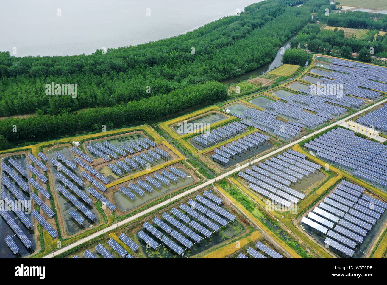 China floating solar farm hi-res stock photography and images - Alamy