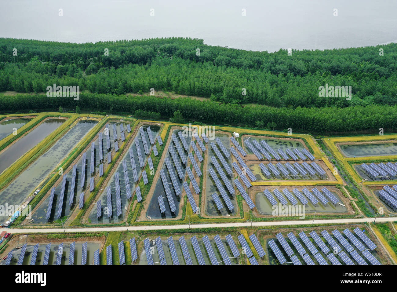 China floating solar farm hi-res stock photography and images - Alamy