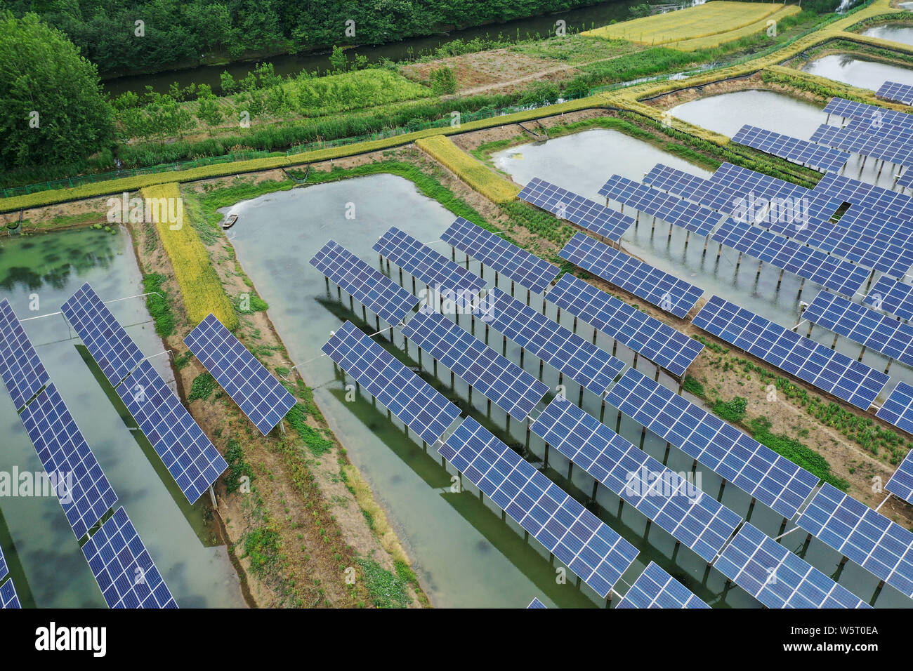 China floating solar farm hi-res stock photography and images - Alamy
