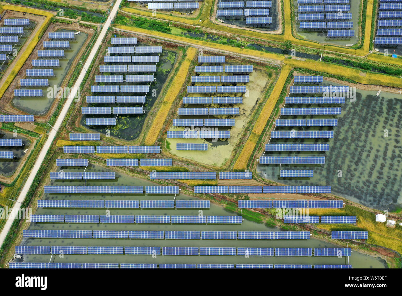 China floating solar farm hi-res stock photography and images - Alamy