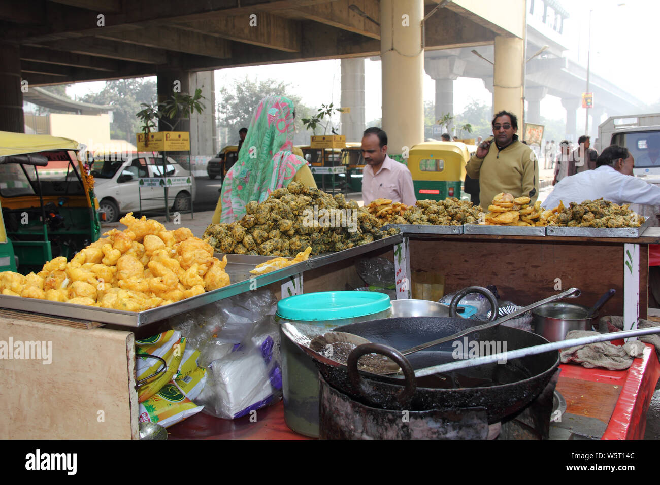 Pakoras at a market stall Stock Photo - Alamy