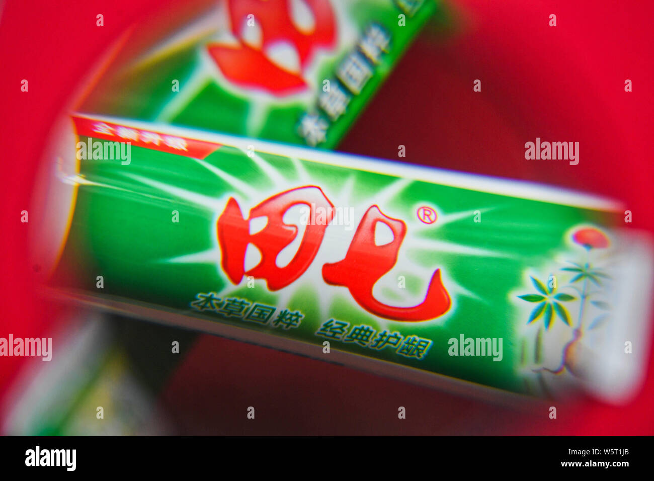 Toothpastes Stock Photos & Toothpastes Stock Images - Alamy