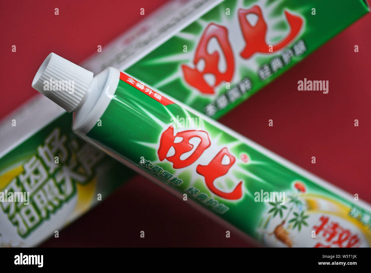 Toothpastes Stock Photos & Toothpastes Stock Images - Alamy