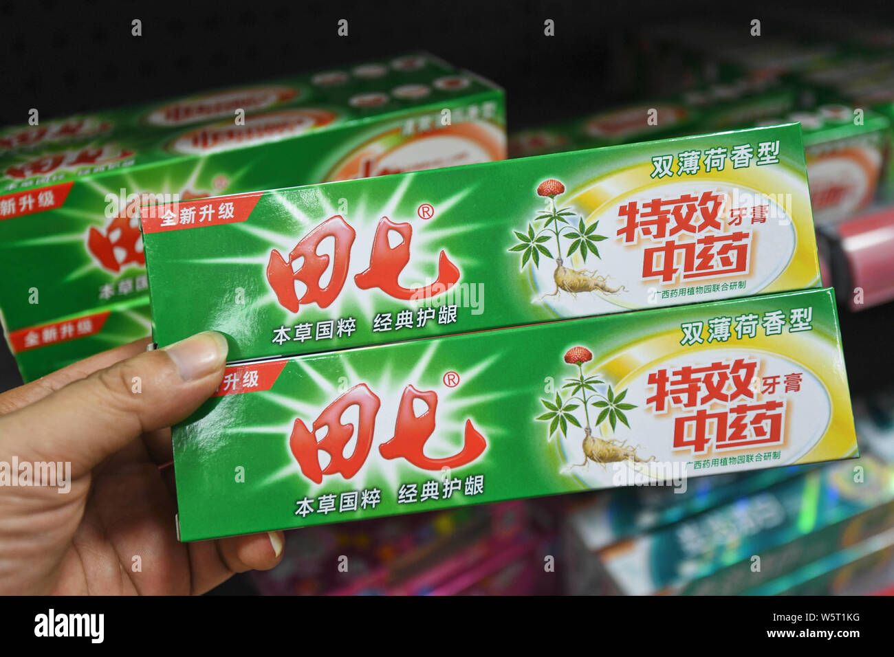 Toothpastes hi-res stock photography and images - Alamy