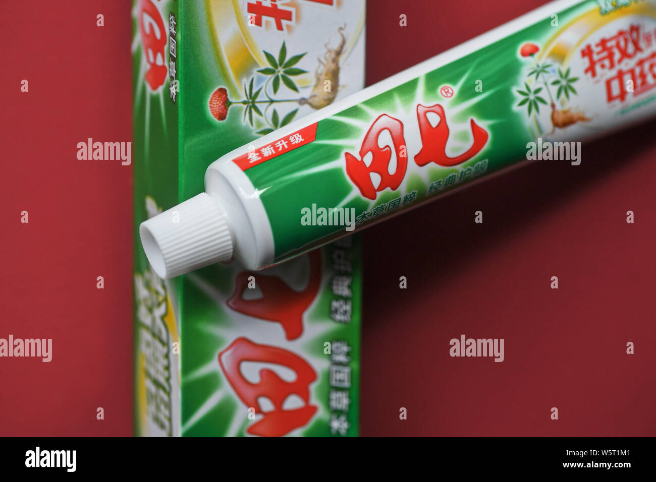 Toothpastes Stock Photos & Toothpastes Stock Images - Alamy