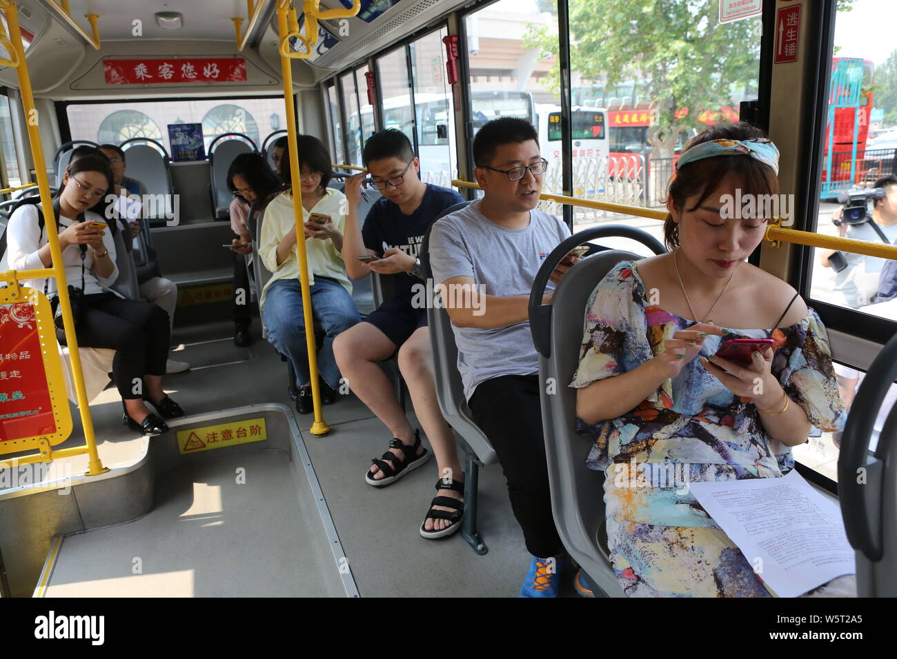 Bus wifi hi-res stock photography and images - Alamy