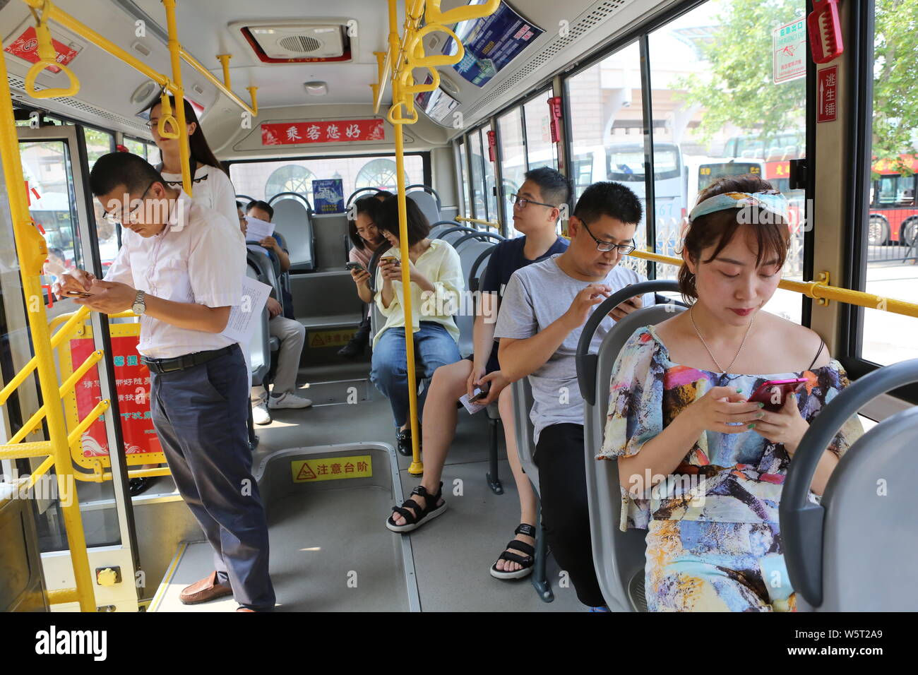 Bus wifi hi-res stock photography and images - Alamy