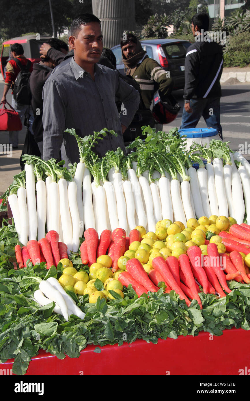 Chaat stall hi-res stock photography and images - Alamy