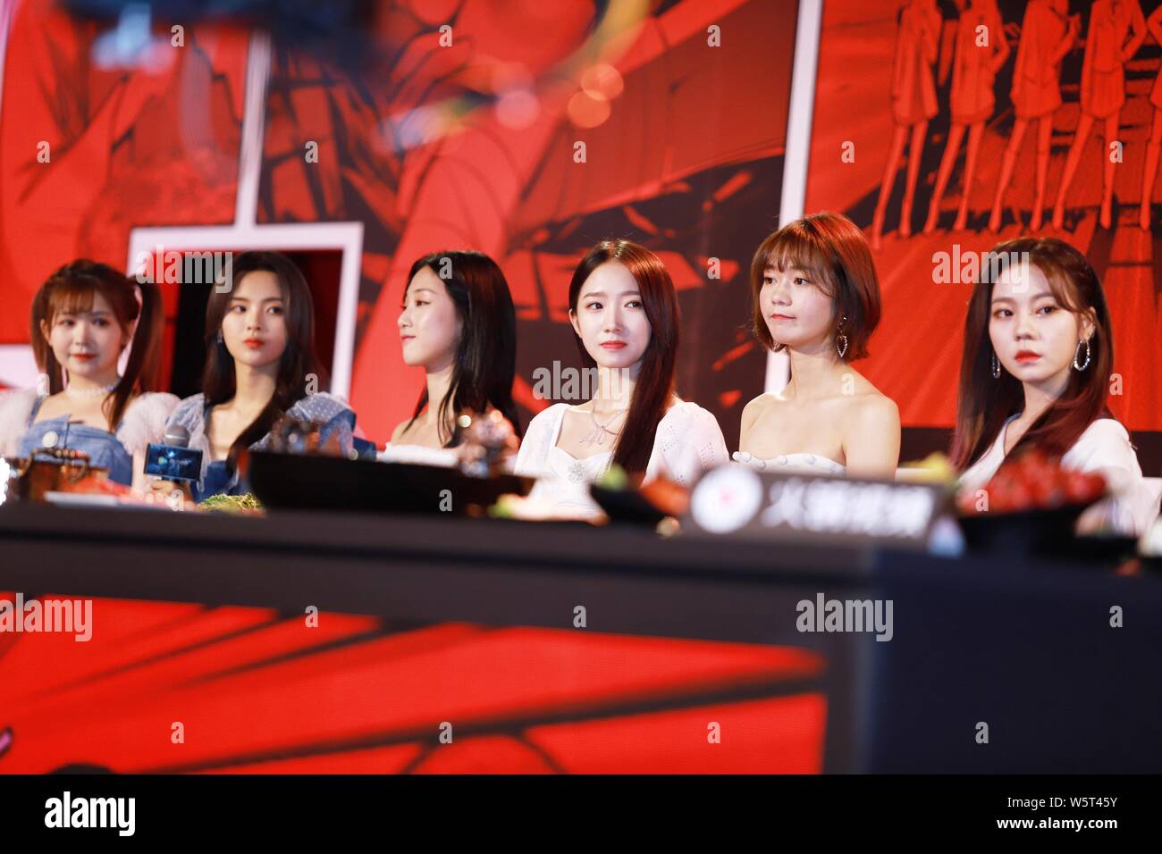 (From left) Lai Meiyun, Yang Chaoyue, Yamy, Meng Meiqi, Duan Aojuan and ...