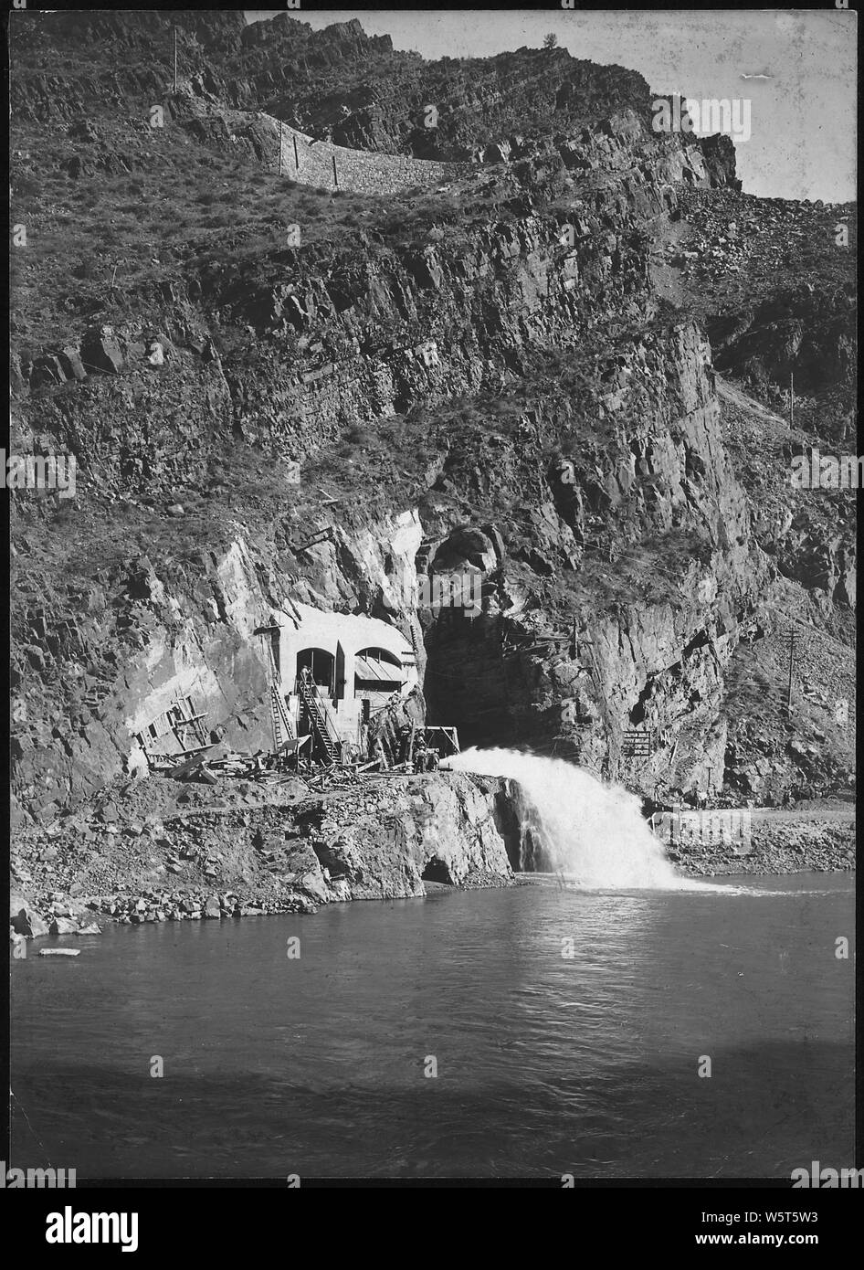 Dam valve Black and White Stock Photos & Images - Alamy