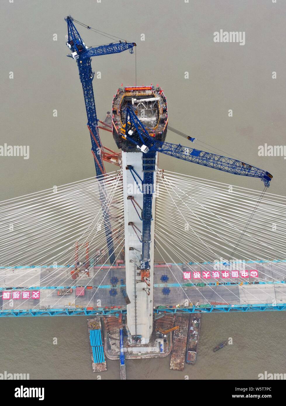 The world's longest cable-stayed bridge, the Hutong (Shanghai-Nantong ...