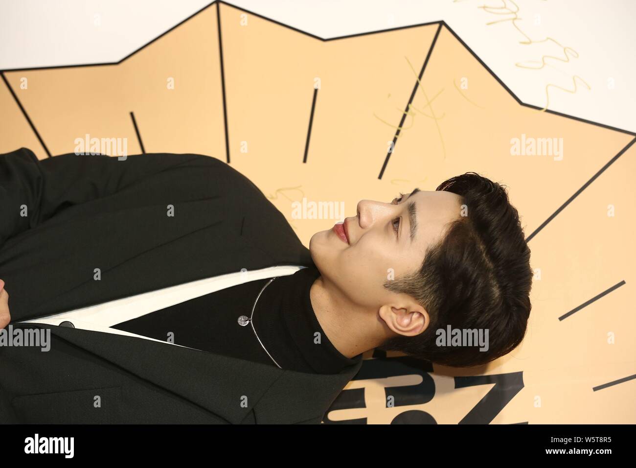 Taiwanese singer Lai Kuan-lin, also romanized as Lai Guan-lin, and a ...