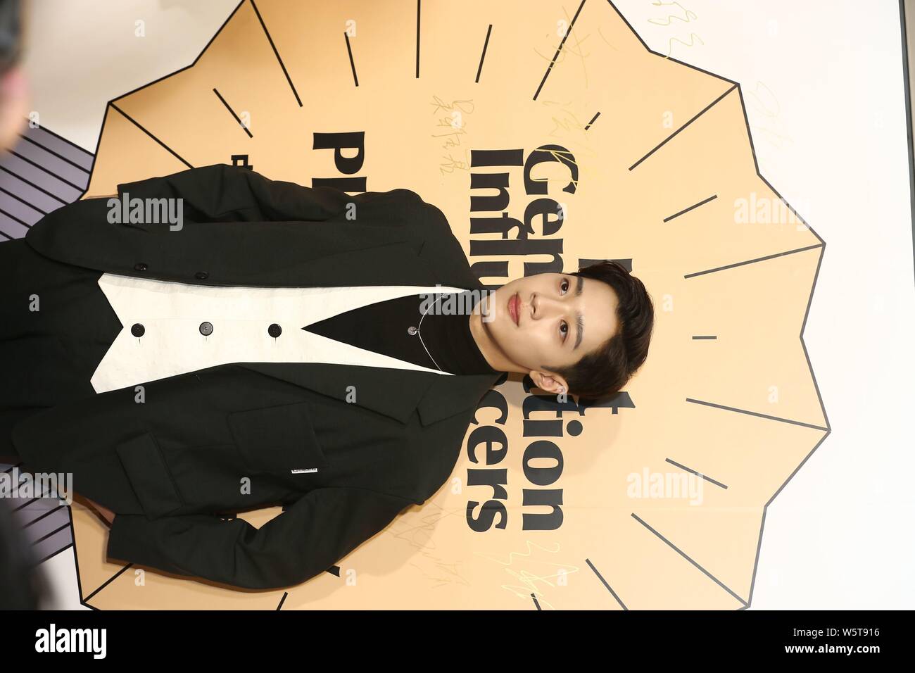 Taiwanese singer Lai Kuan-lin, also romanized as Lai Guan-lin, and a ...