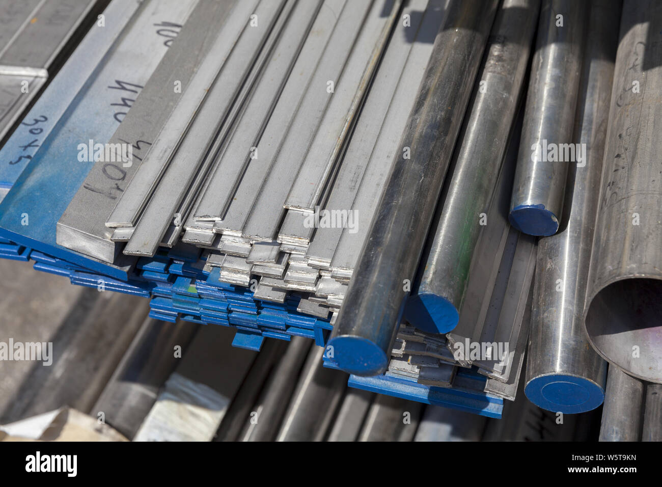 Storage steel bars hi-res stock photography and images - Alamy