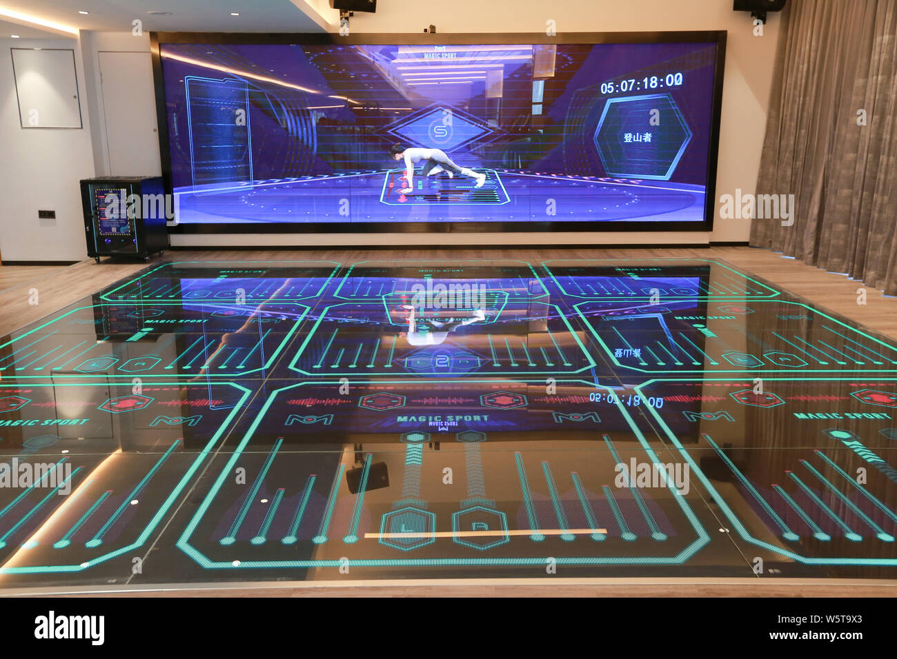 Flyzoo hotel hi-res stock photography and images - Alamy