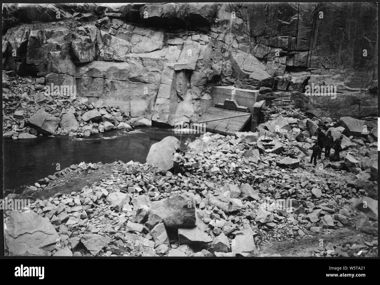 Pathfinder Dam; Method of closing Pathfinder tunnel.; Scope and content ...