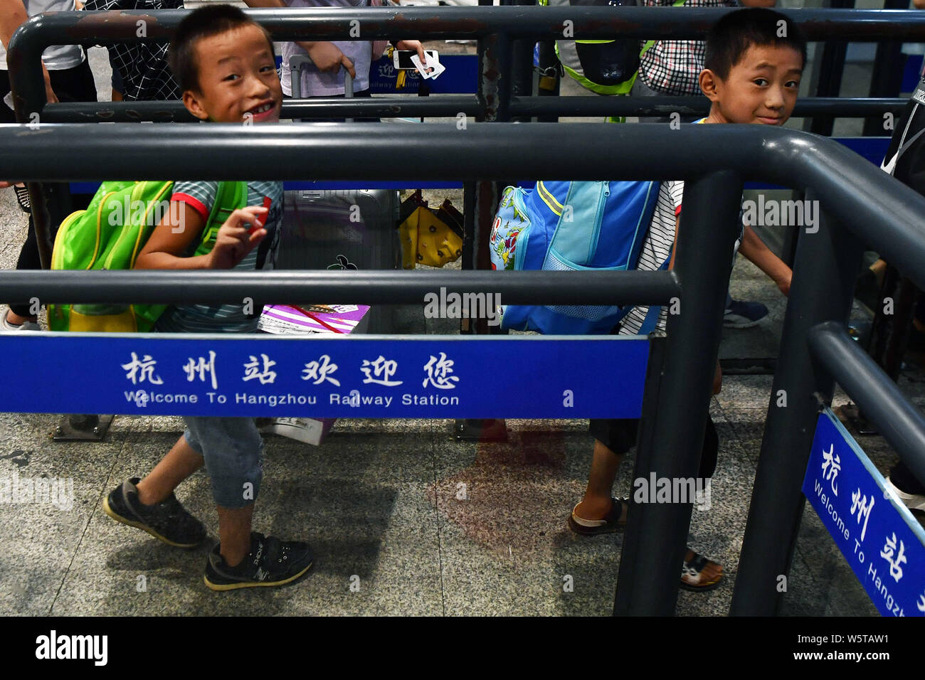 China left behind children hi-res stock photography and images - Alamy