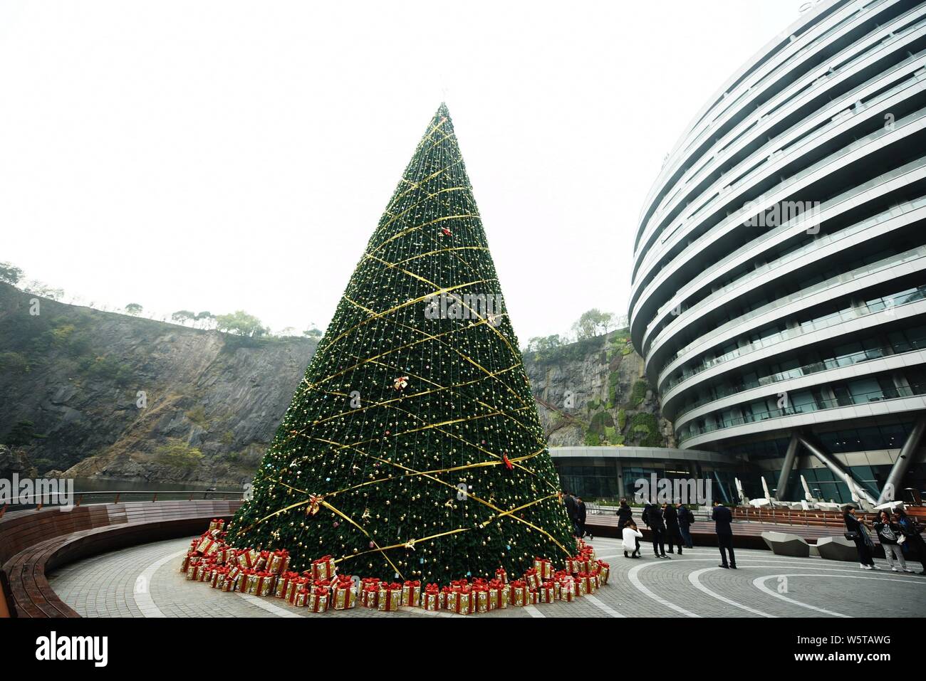 30 meter tall hi-res stock photography and images - Alamy