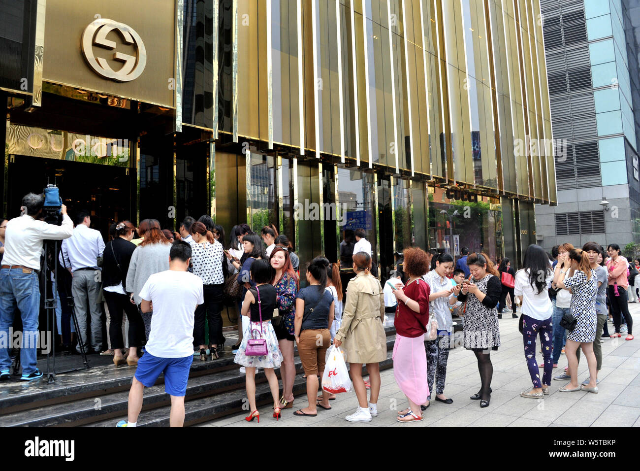 Announced cut hi-res stock photography and images - Alamy