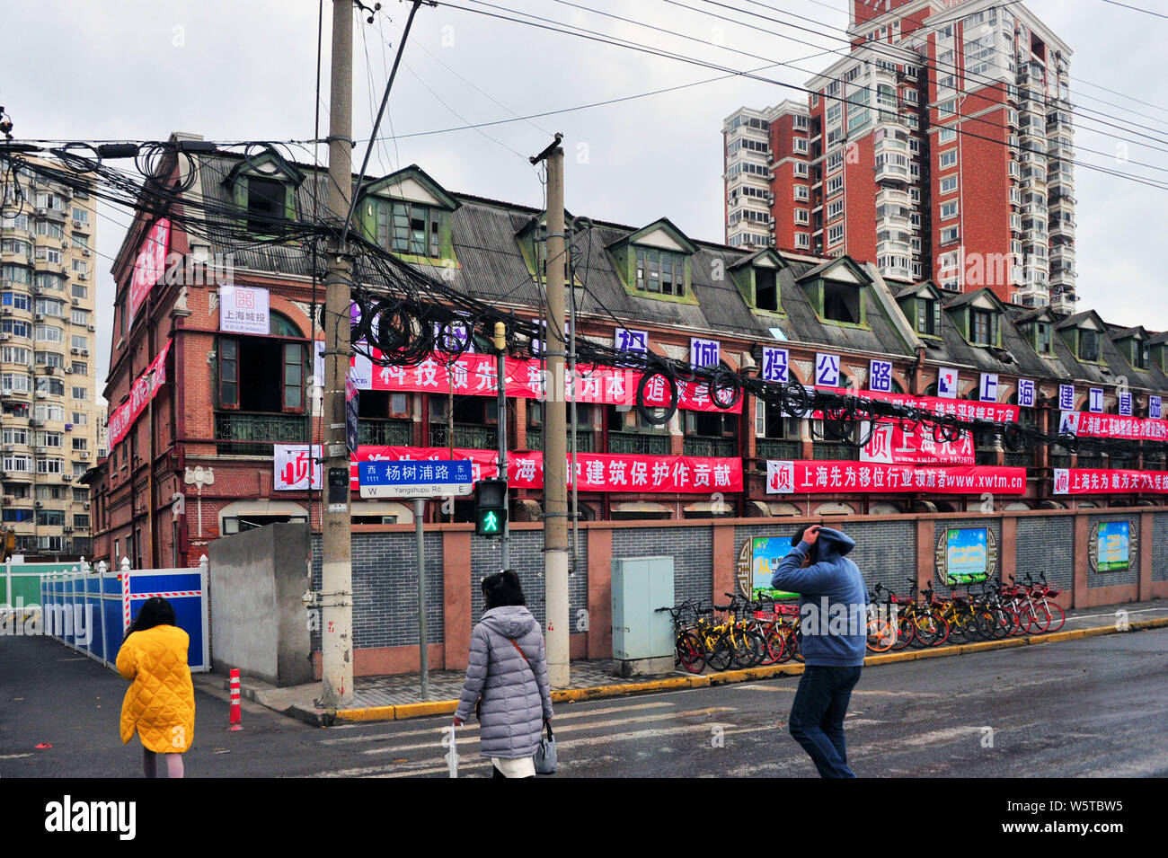Chinese workers makes preparation for moving a 116-year-old housing ...