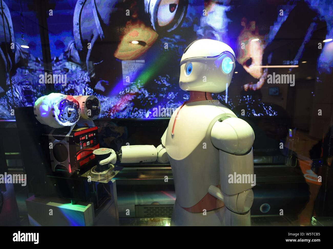Shopping for robots china hi-res stock photography and images - Alamy