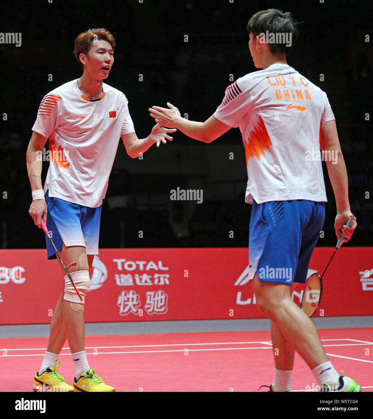 Li Junhui and Liu Yuchen of China celebrate after scoring against ...