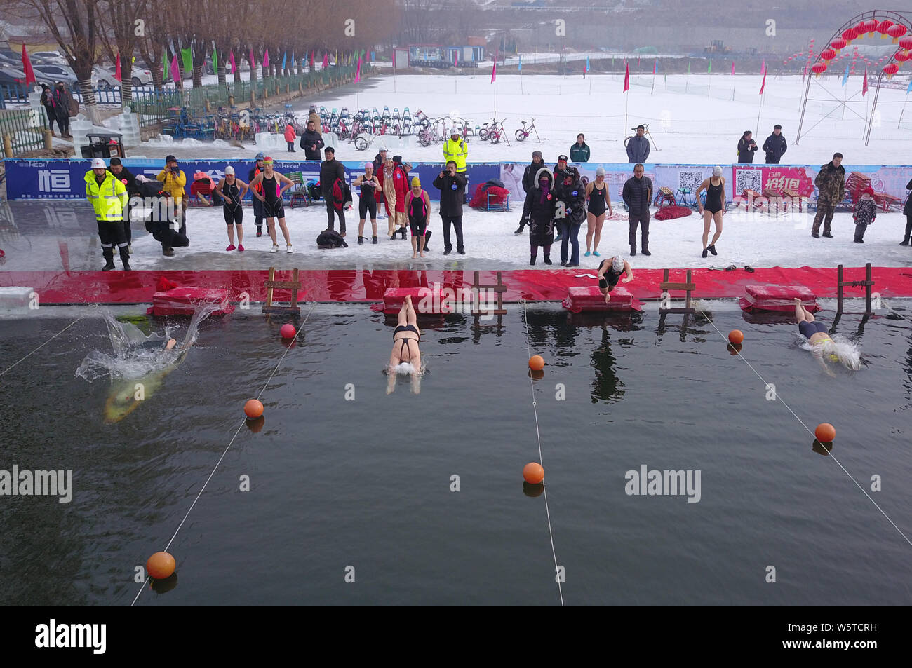Swimming in freezing water hi-res stock photography and images - Alamy