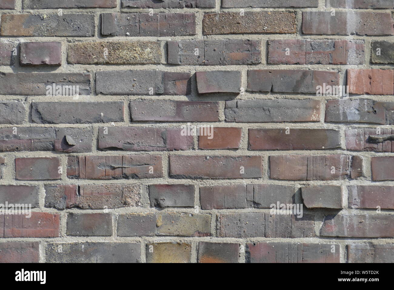 Reddish brick wall hi-res stock photography and images - Alamy